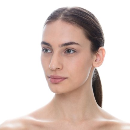 Augmentation des pommettes avec des injections d'acide hyaluronique ...